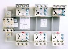 BLINE 6067-HEEL CT MTG BASE 800A 4W 50K AIC | Gordon Electric Supply, Inc.